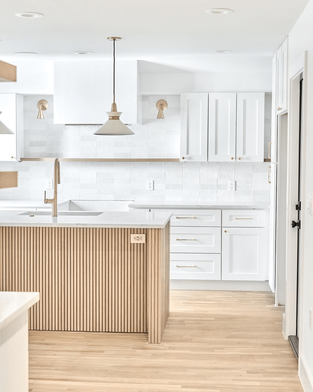 35 Magnificent Kitchen Island With Back Panel Ideas - Drop By My Home