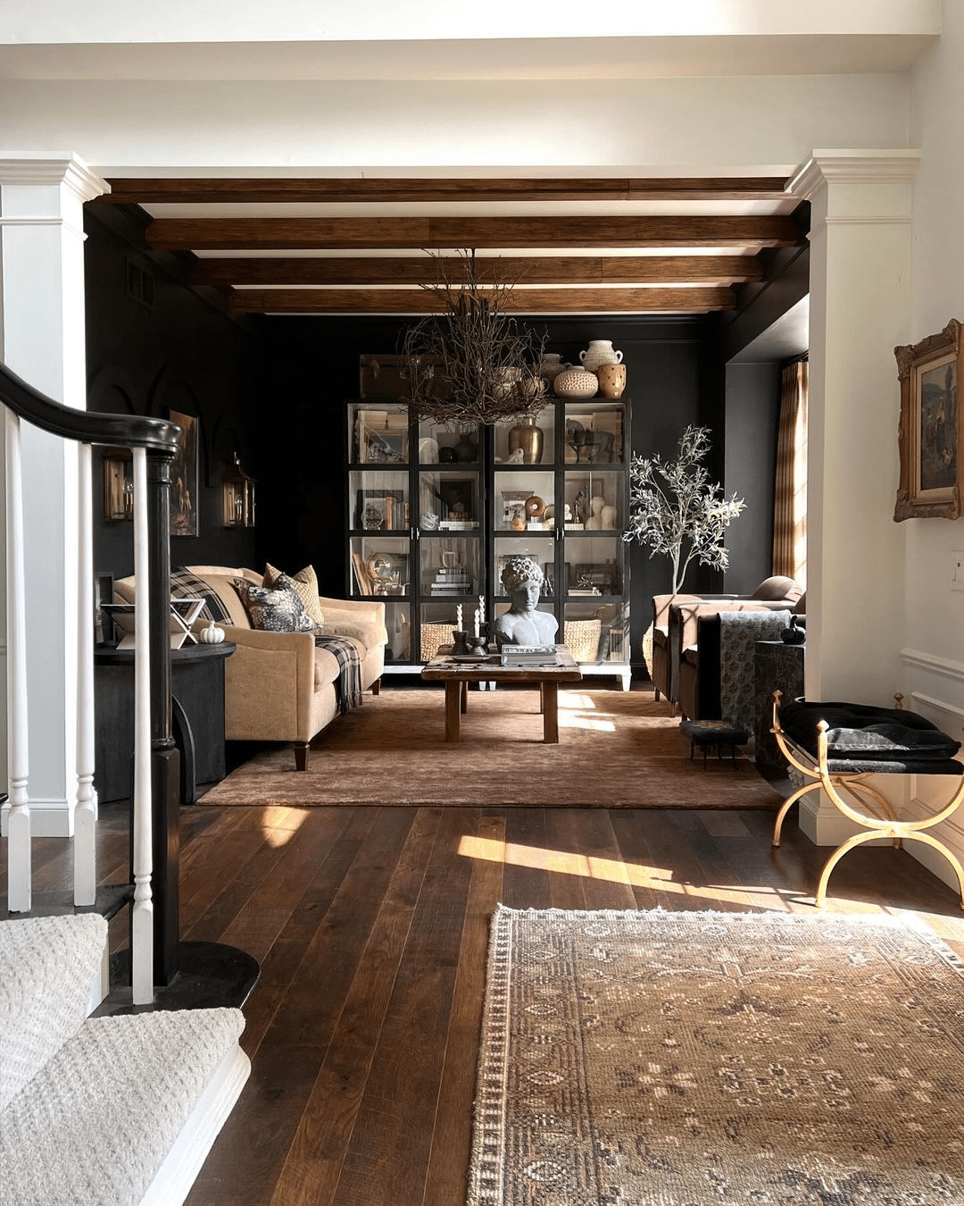 35 Classic And Old Black And Rust Living Room Ideas - Drop By My Home